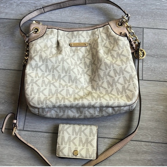 MICHAEL Michael Kors | Bags | Michael Kors Cream Leather Monogram Jet Set Tote Bag With Matching ...